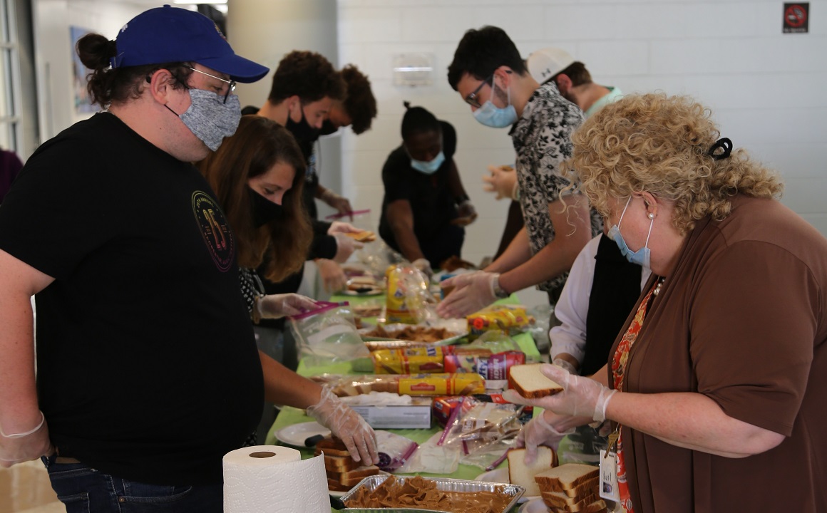 Campus Ministry Event Prepares 500+ Sandwiches to Feed the Needy | Holy ...